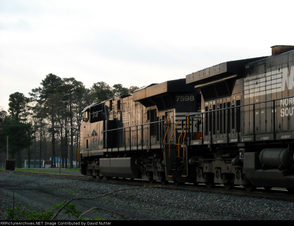 NS 12G southbound train